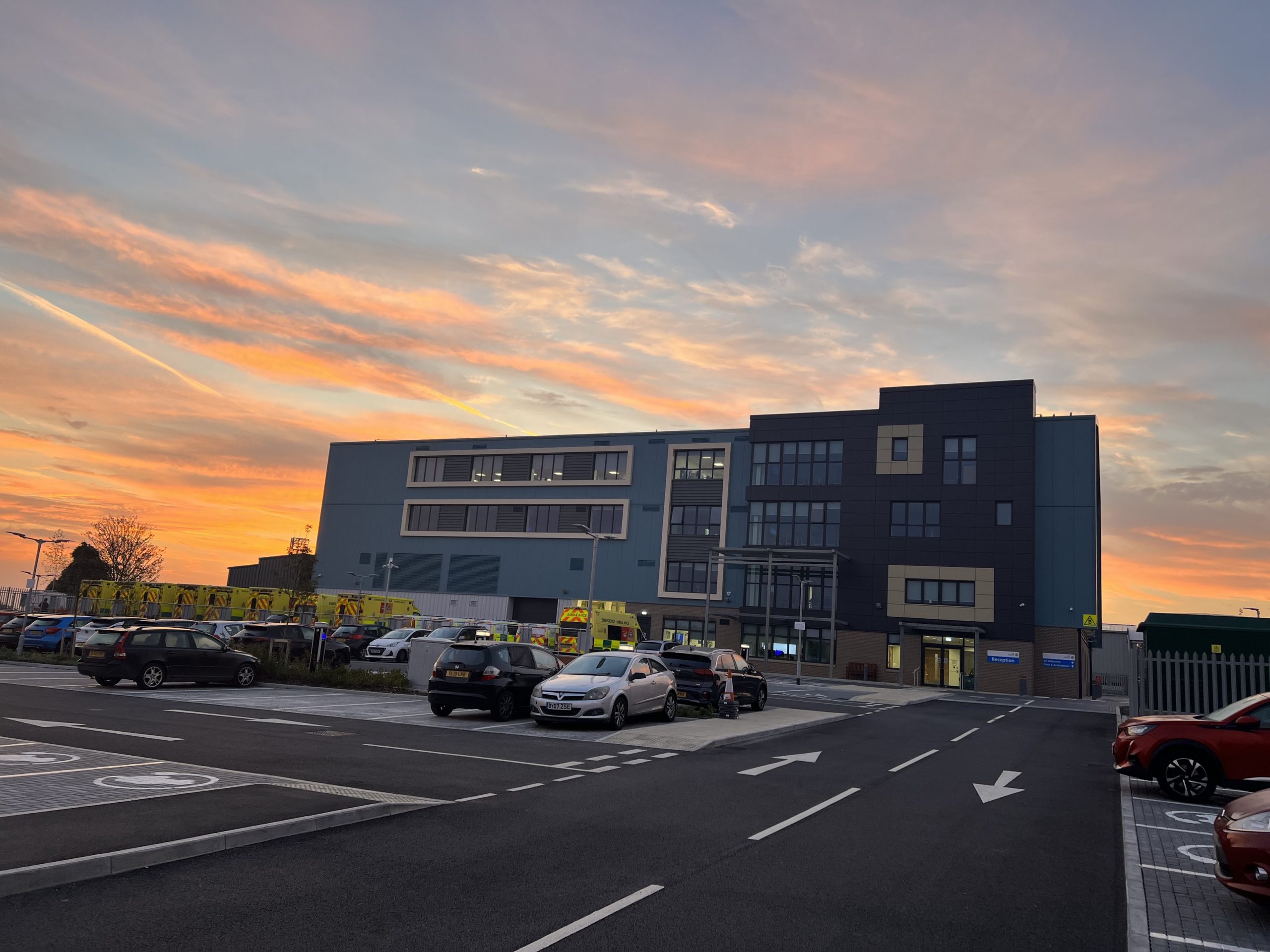 999 Emergency Operations Centre staff to move into new ambulance centre ...