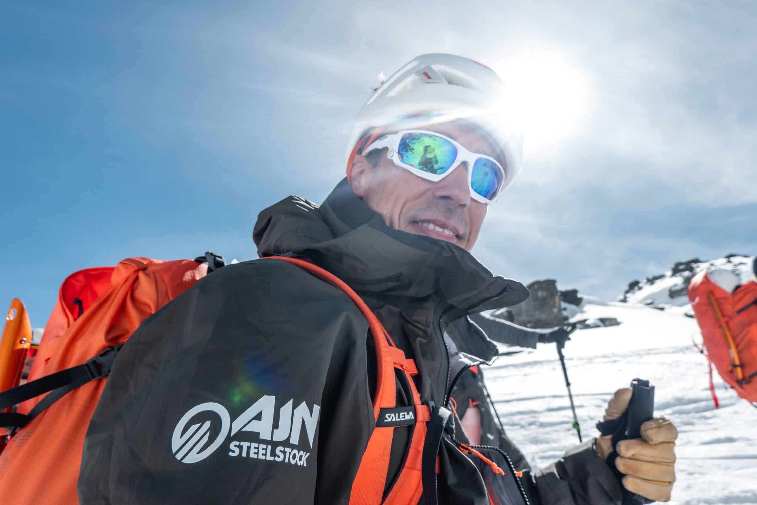 Paramedic completes epic mountaineering expedition - NHS South East ...
